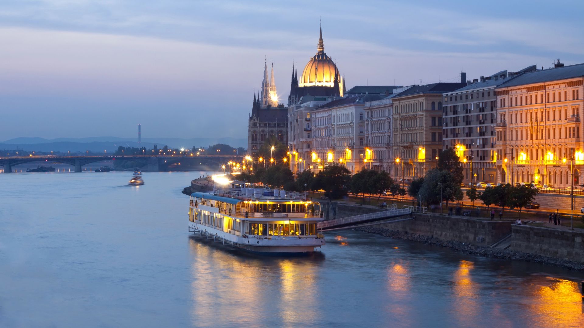 4 Best Budapest River Cruises & Boat Tours in 2026 (Sightseeing, Dinner ...